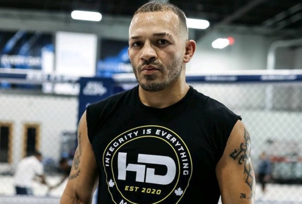 Peleador mexicano de UFC, Irwin Rivera, apuñaló a sus hermanas mientras ...