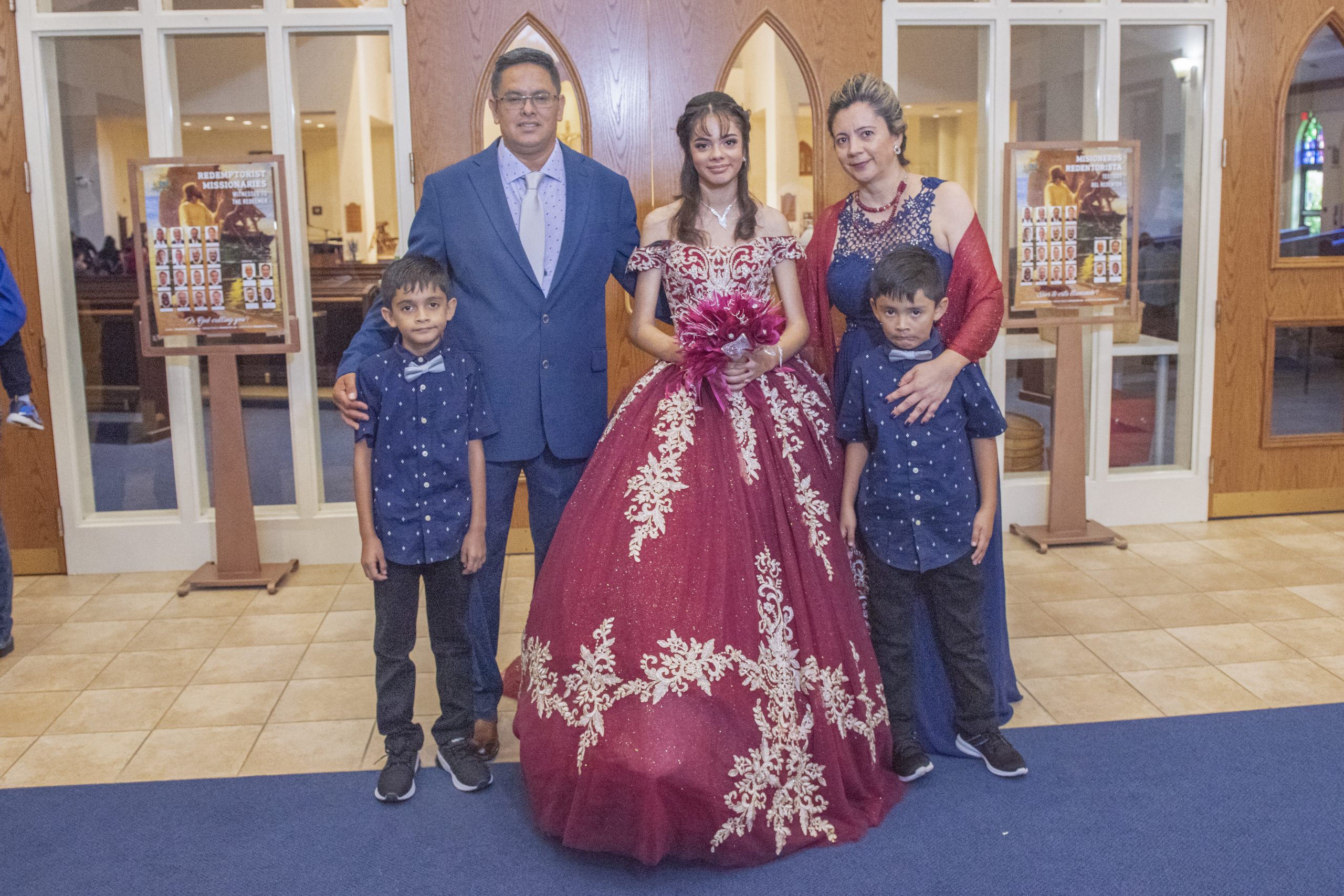 Celebran a bella quinceañera - La Noticia