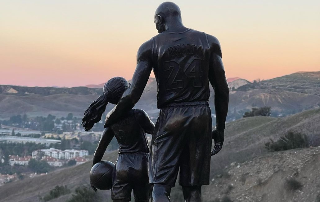 Kobe Bryant: Colocan estatua con su hija donde murieron - La Noticia