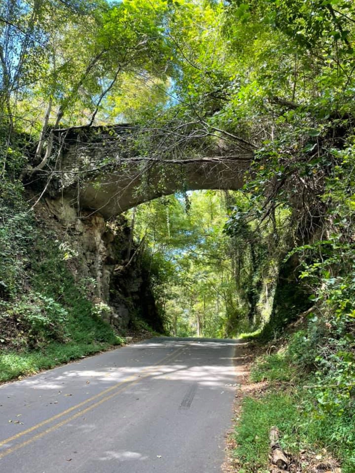 ¿Qué es el Helen Bridge? El puente abandonado que conduce a un castillo