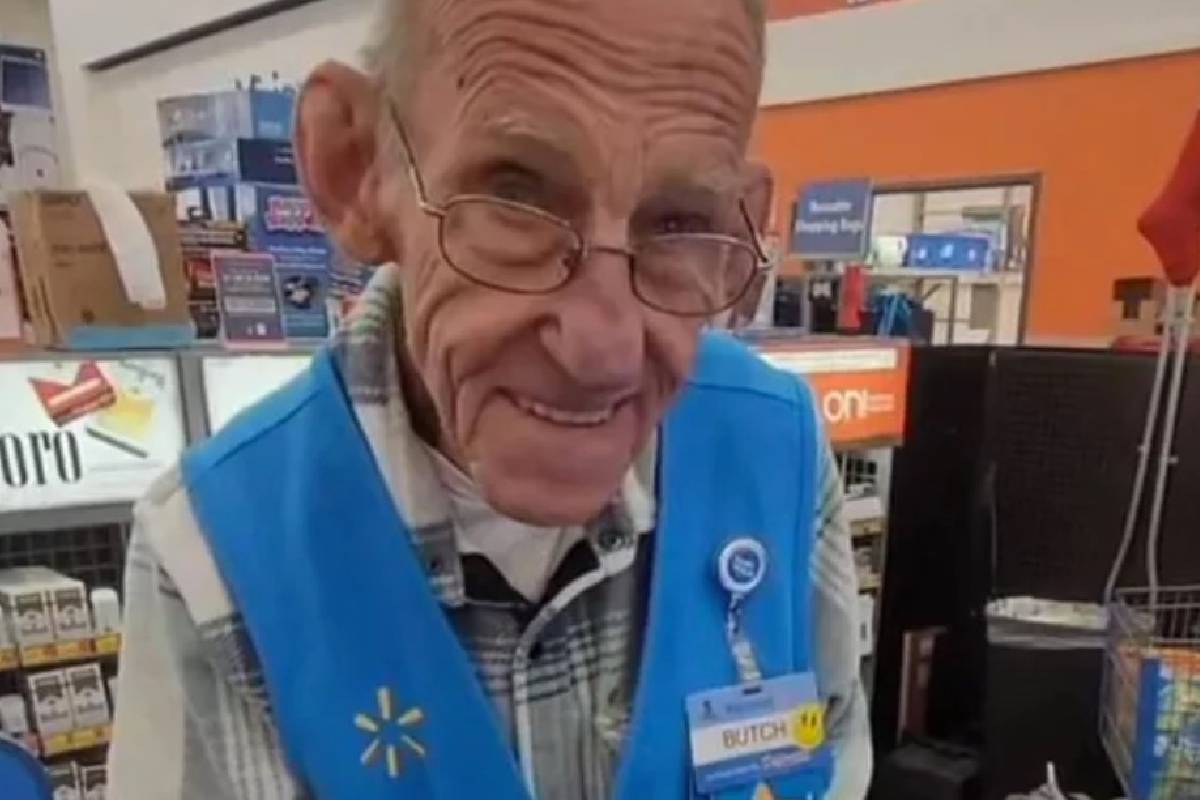 Trabajador de Walmart de 82 años se jubiló gracias a video viral