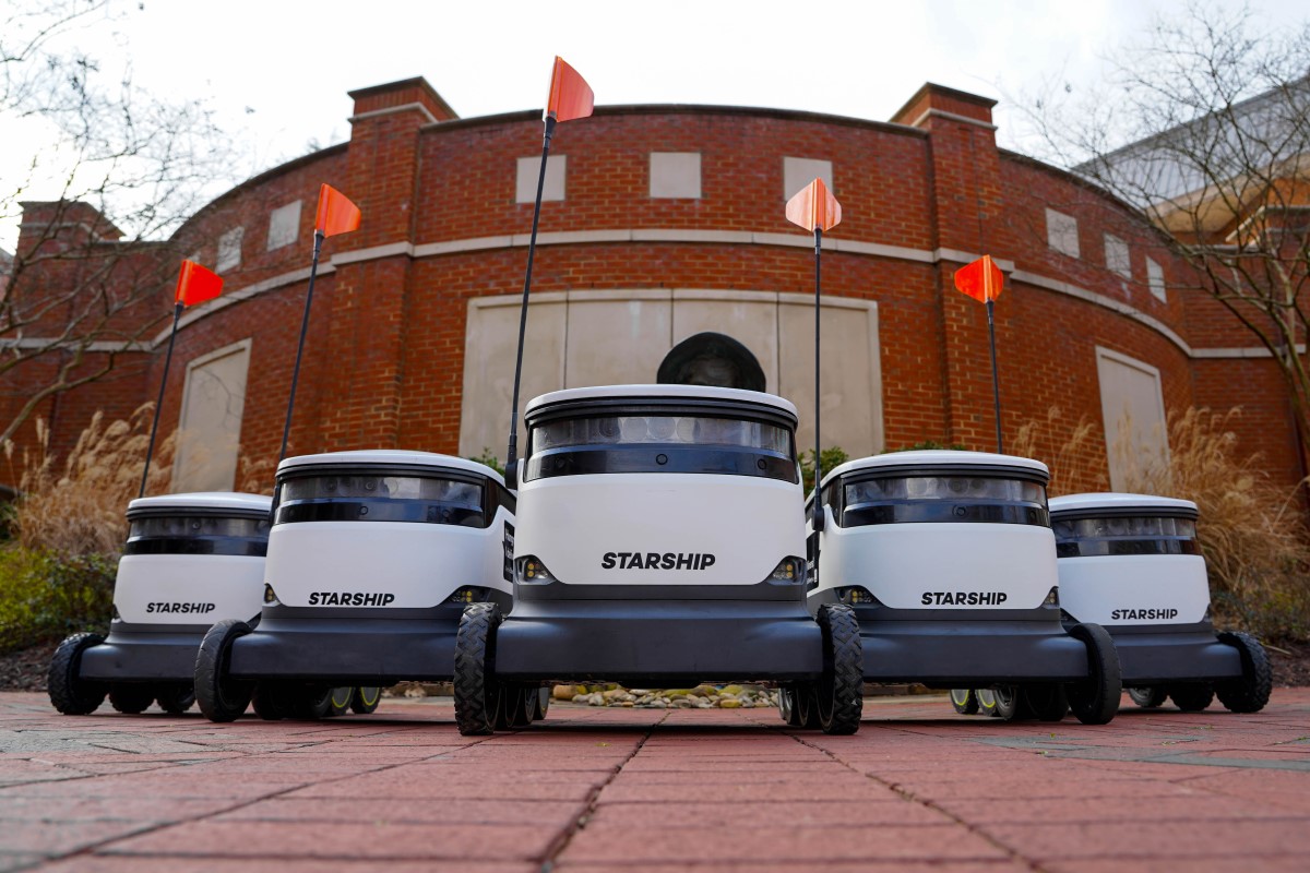 Robots de entrega de alimentos llegan a UNC Charlotte