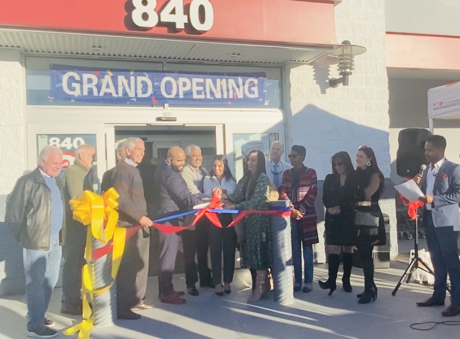 Inauguran en Concord supermercado Compare Foods