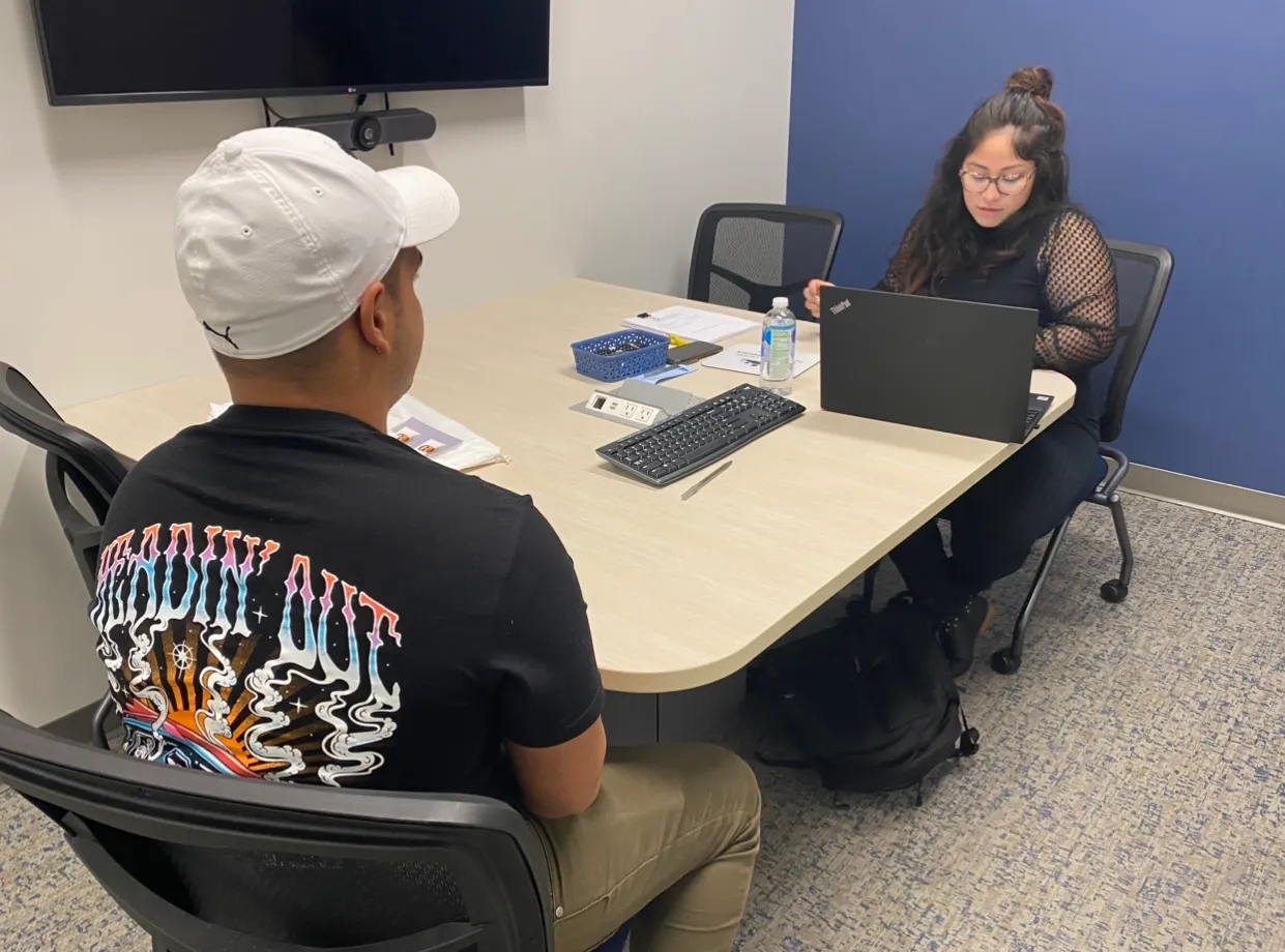 Para continuar a flote, organización limita servicios a inmigrantes